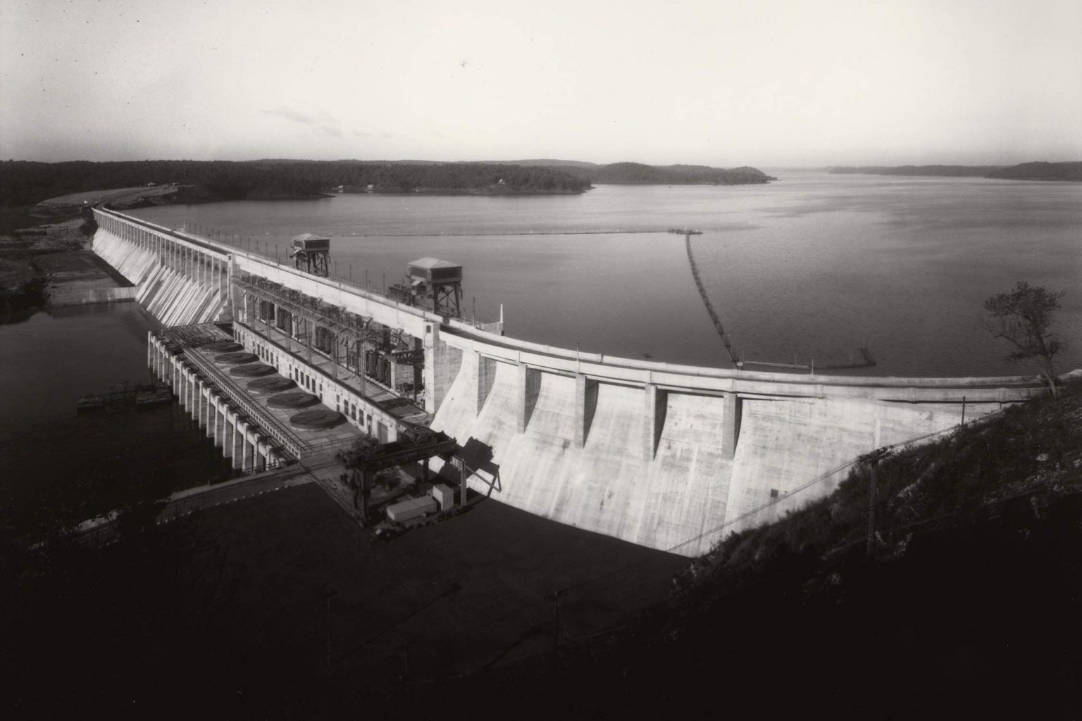How the Bagnell Dam created the Lake of the Ozarks and reshaped ...